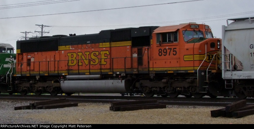 BNSF 8975